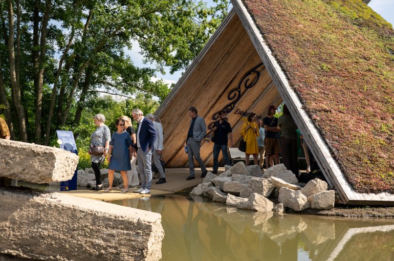 Grand opening of the world's largest and most complete evolution garden ...